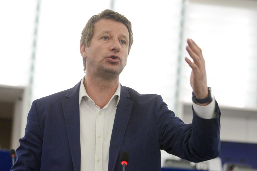 Yannick Jadot named Green Party candidate for French presidential ...