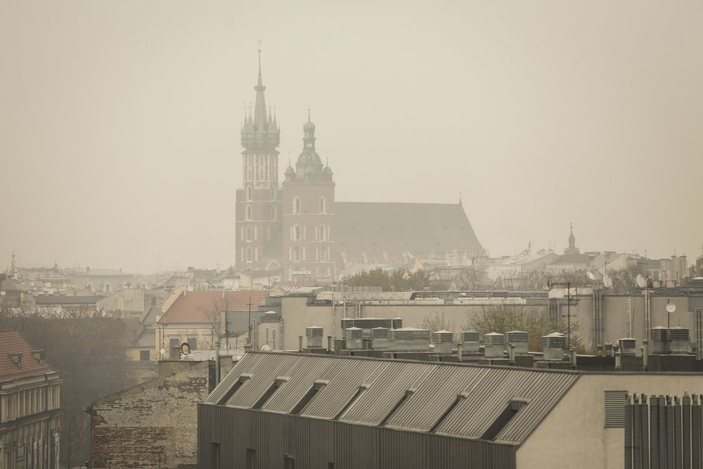 Polish pollution akin to smoking 4,000 cigarettes a year | Euractiv