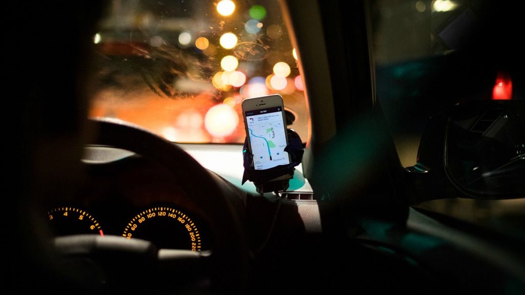 Uber, France spar over whether company is a transport service | Euractiv