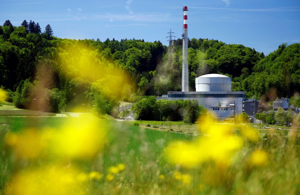 Swiss vote for renewable energy boost, ban on new nuclear plants | Euractiv