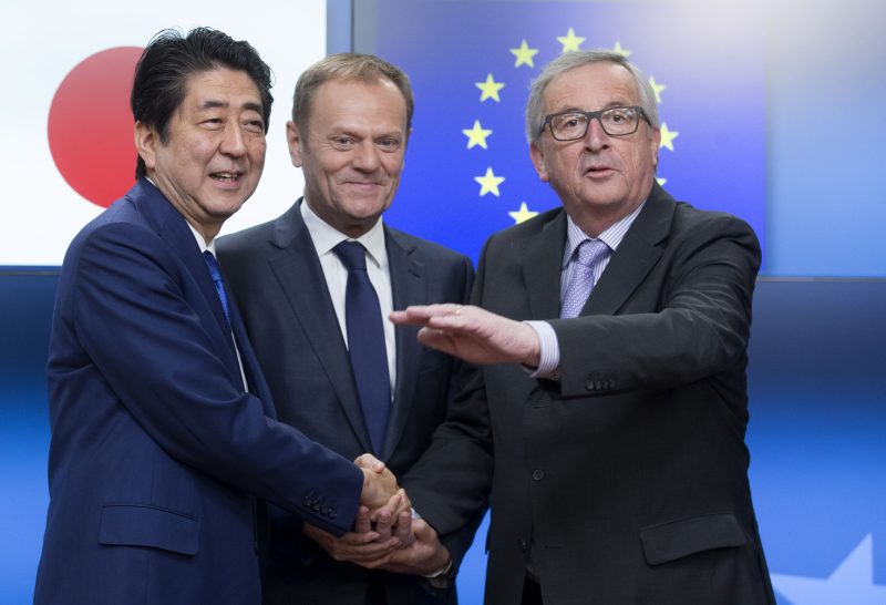 EU, Japan pledge to tie the trade knot within months | Euractiv
