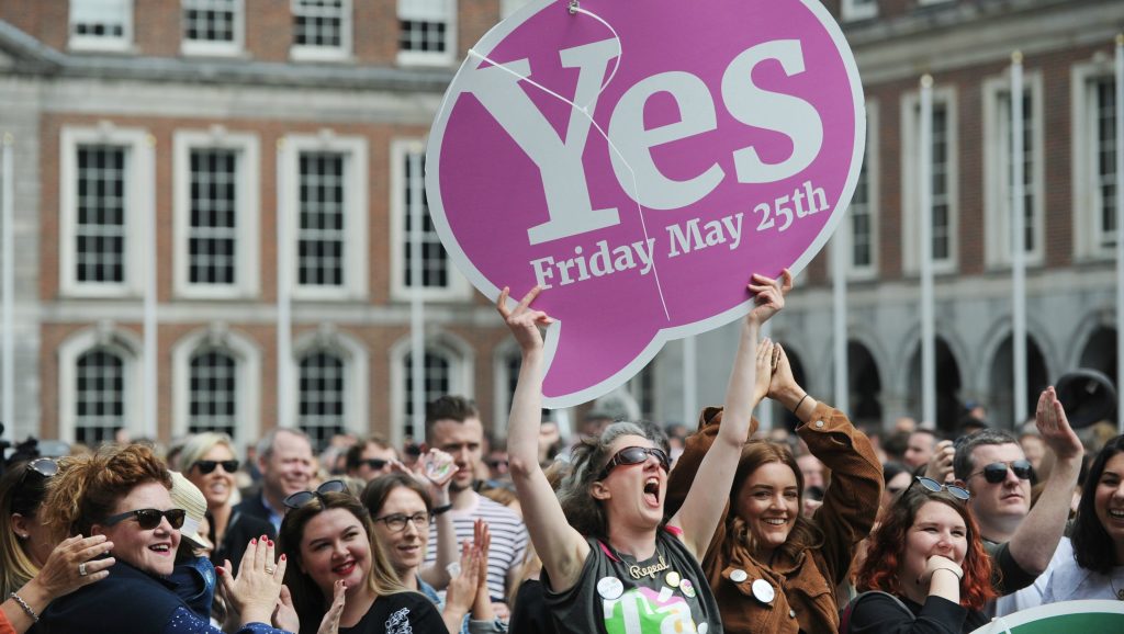 Ireland overturns abortion ban in landslide vote | Euractiv