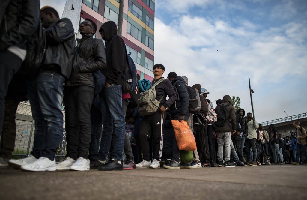 France adopts controversial asylum and immigration law | Euractiv