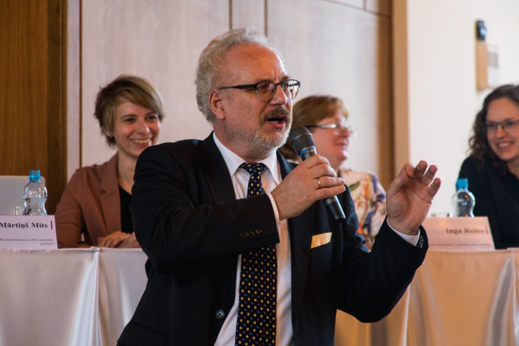 Ex-Soviet dissident favourite for Latvian president | Euractiv