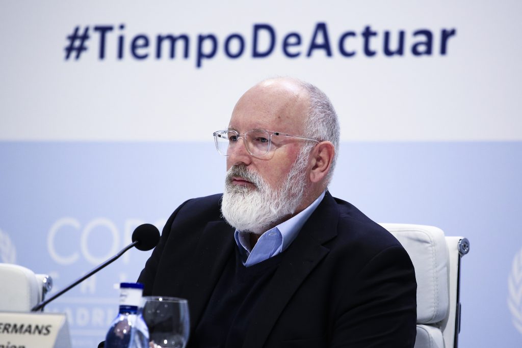 Despite health crisis, EU presses on with 2030 climate agenda | Euractiv