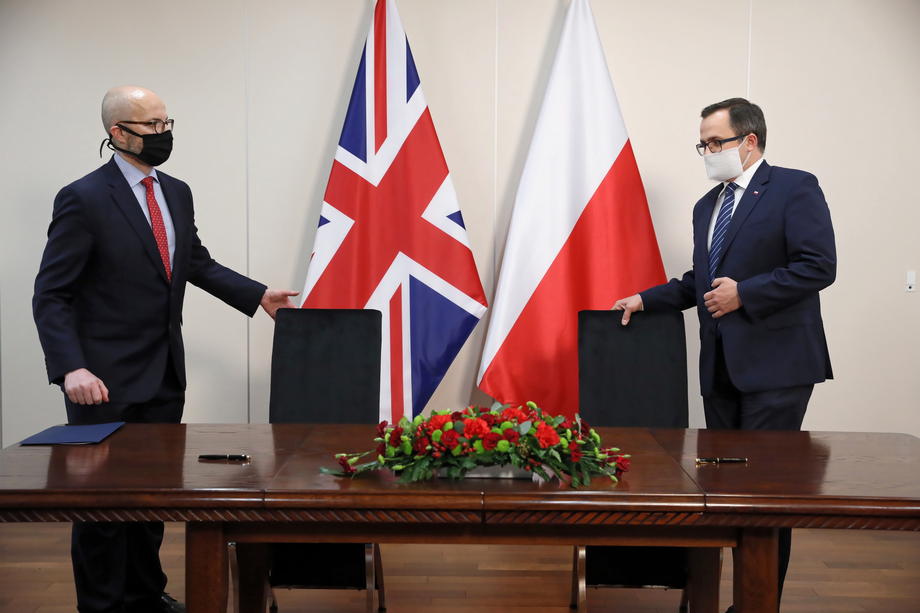UK and Poland sign new treaty on voting rights | Euractiv