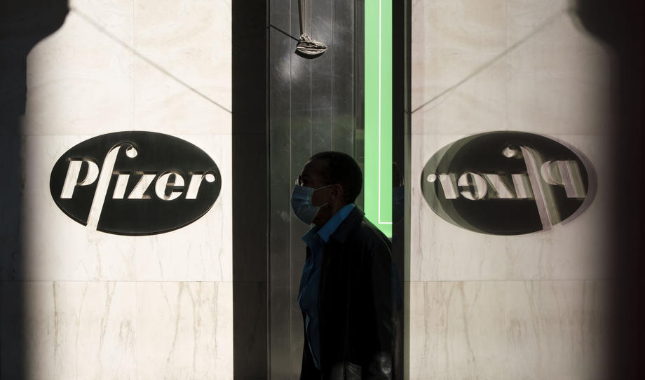 UK to begin vaccine rollout, first to approve Pfizer jab | Euractiv