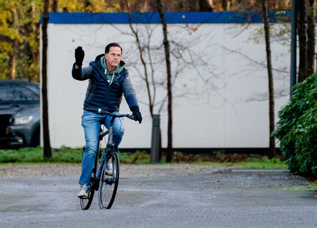 Bike-riding Dutch PM pedals towards new term | Euractiv