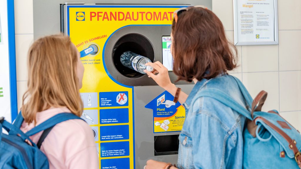 Germany’s pioneering bottle deposit scheme has lessons for the EU ...