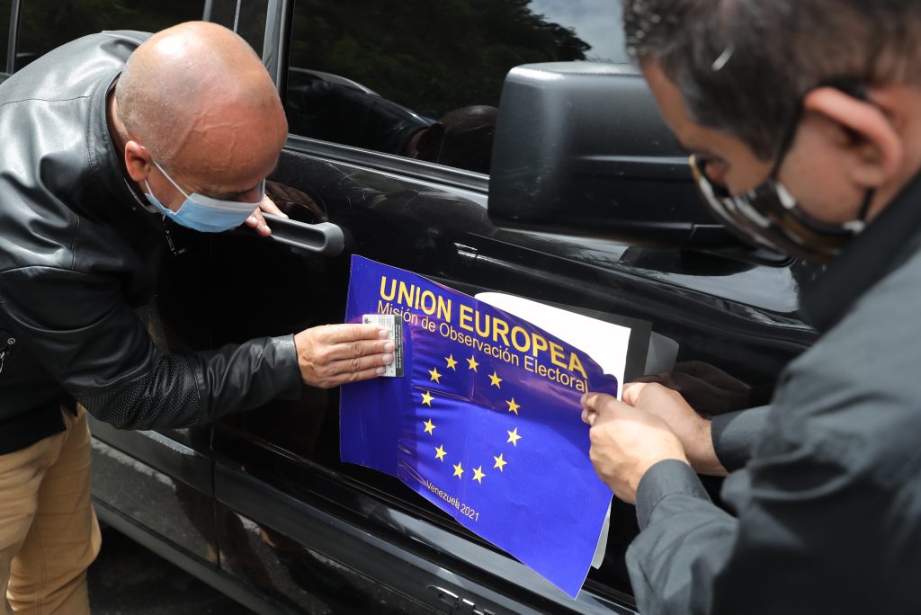 EU observers begin work ahead of Venezuela elections | Euractiv