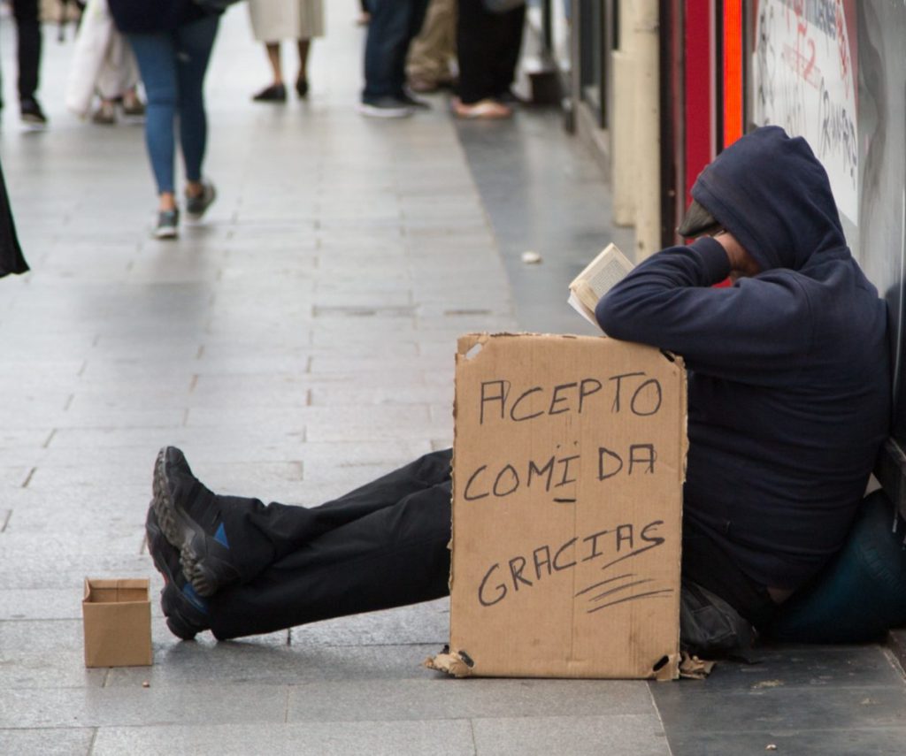 Six million Spaniards now live in extreme poverty | Euractiv