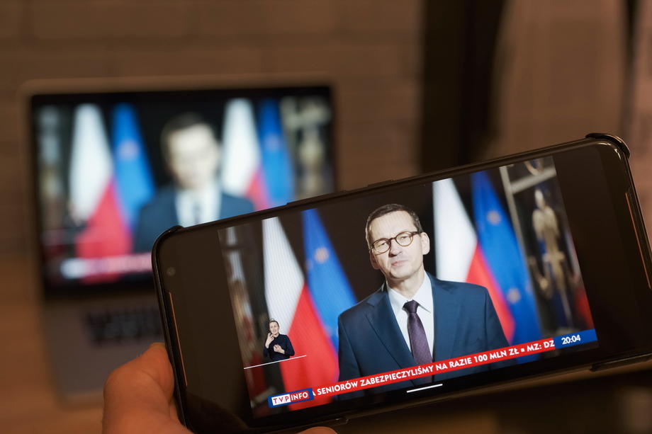 Polish media board to grant controversial public TV broadcaster €400 ...