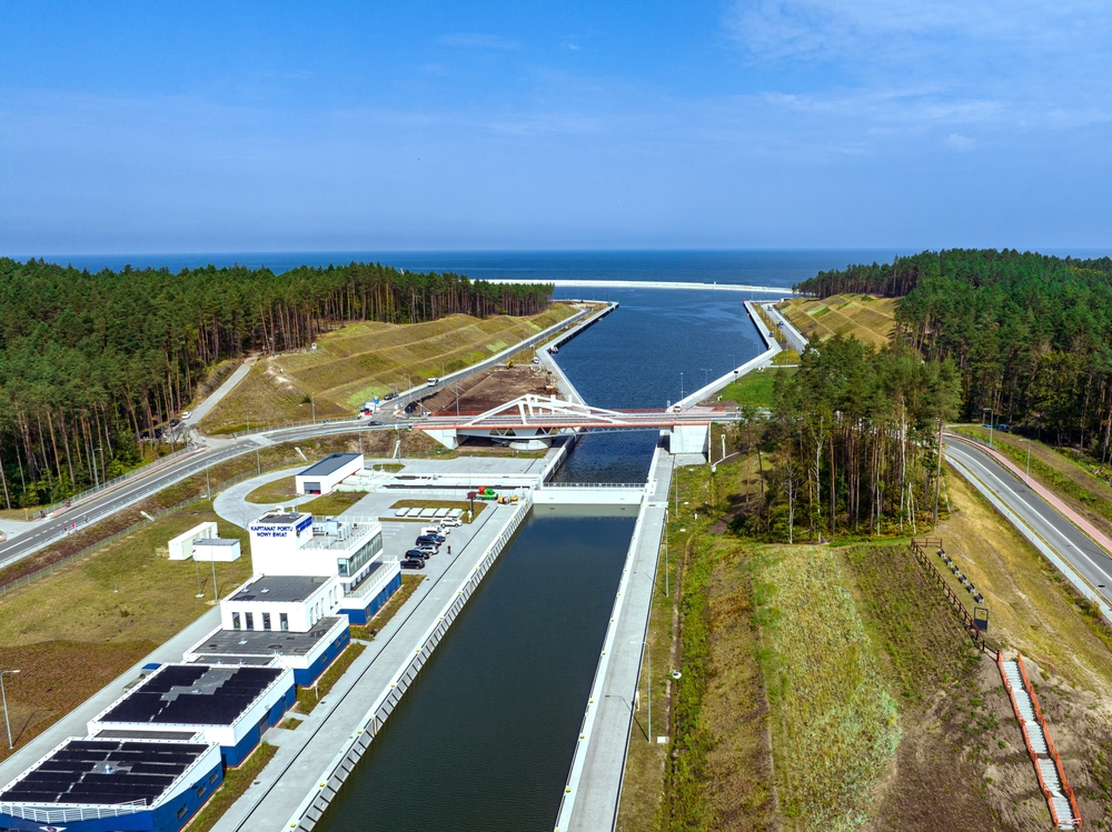 Poland to open unfinished waterway in bid to sideline Russia | Euractiv