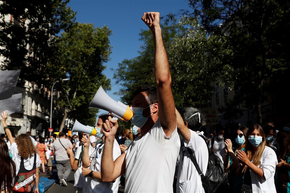 Emergency health workers in Madrid strike demand wage increases | Euractiv