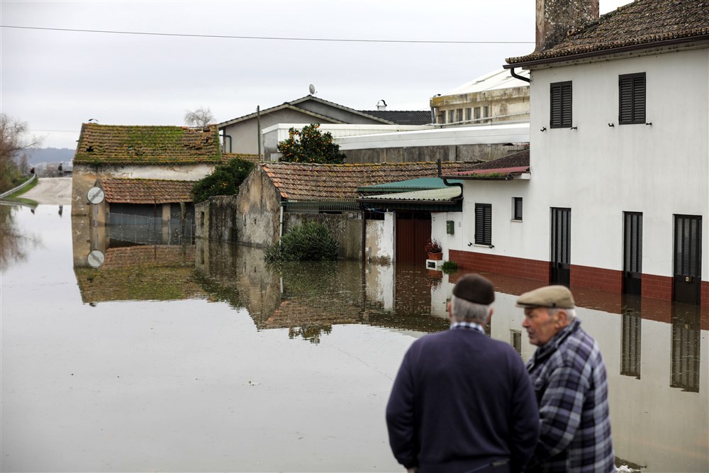 People left homeless as heavy rains hit Portugal | Euractiv