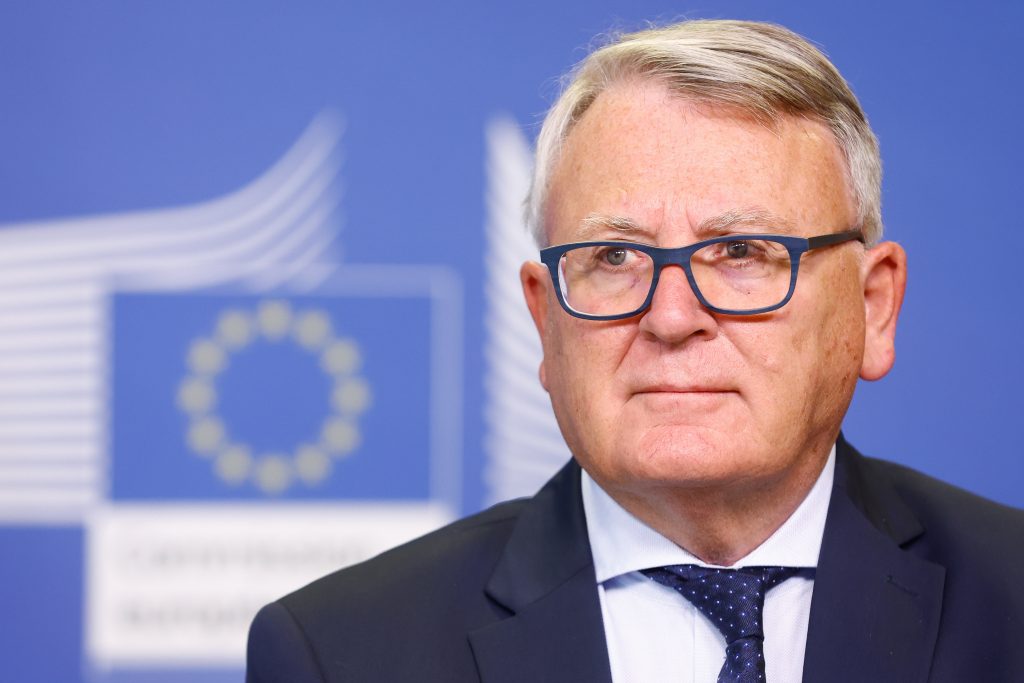 EU Commissioner calls for better pay for essential professions | Euractiv