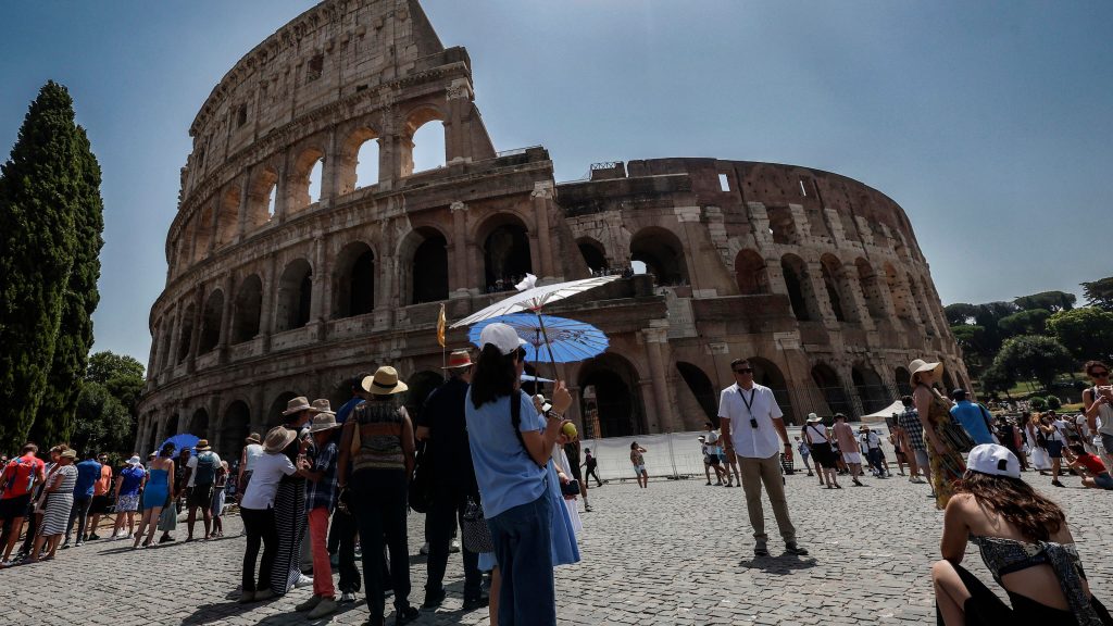 Extreme heat in Italy takes workers' lives as temperatures pass 40C ...