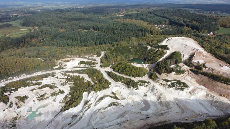 Questions remain over France's largest lithium mine project | Euractiv