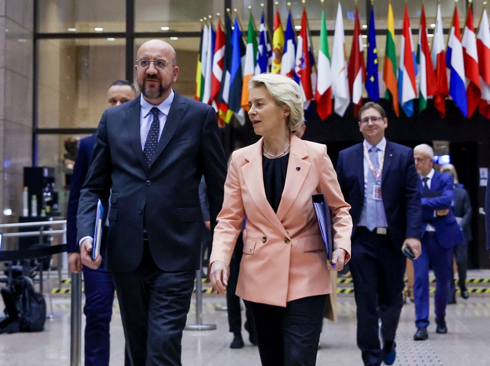 EU leaders divided over how to finance weapons | Euractiv
