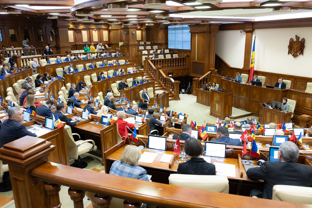 Moldovan Parliament backs bid to join EU, but divisions remain | Euractiv