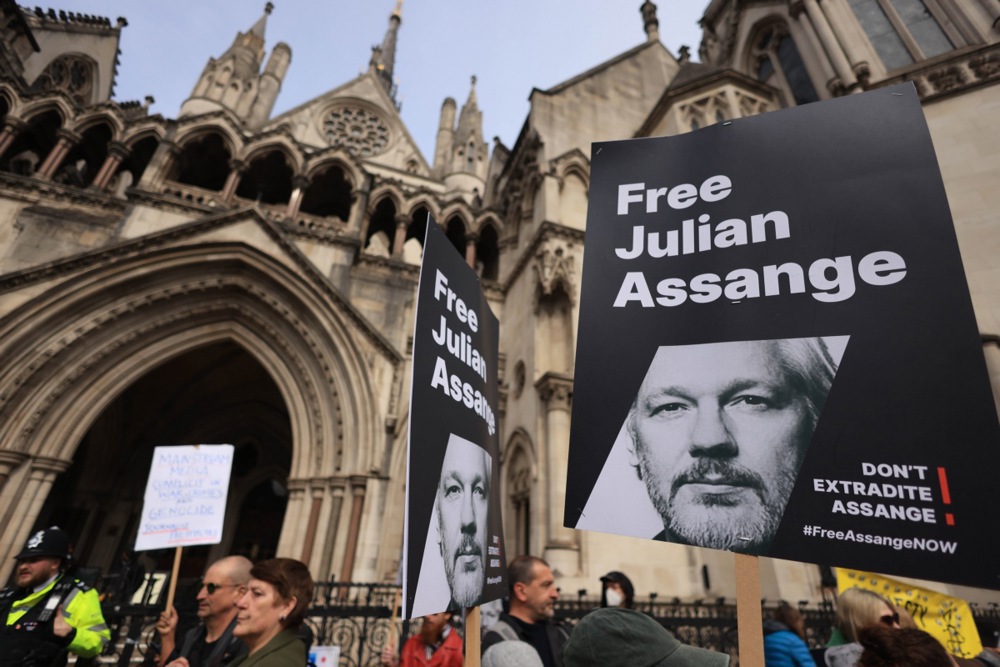Assange extradition moves closer as US provides UK court with ...