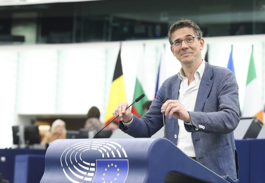 Green's Bas Eickhout battles far right while facing electoral challenge ...
