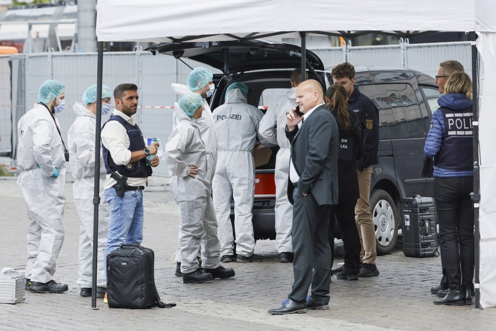 Six wounded in knife attack at German anti-Islam rally | Euractiv