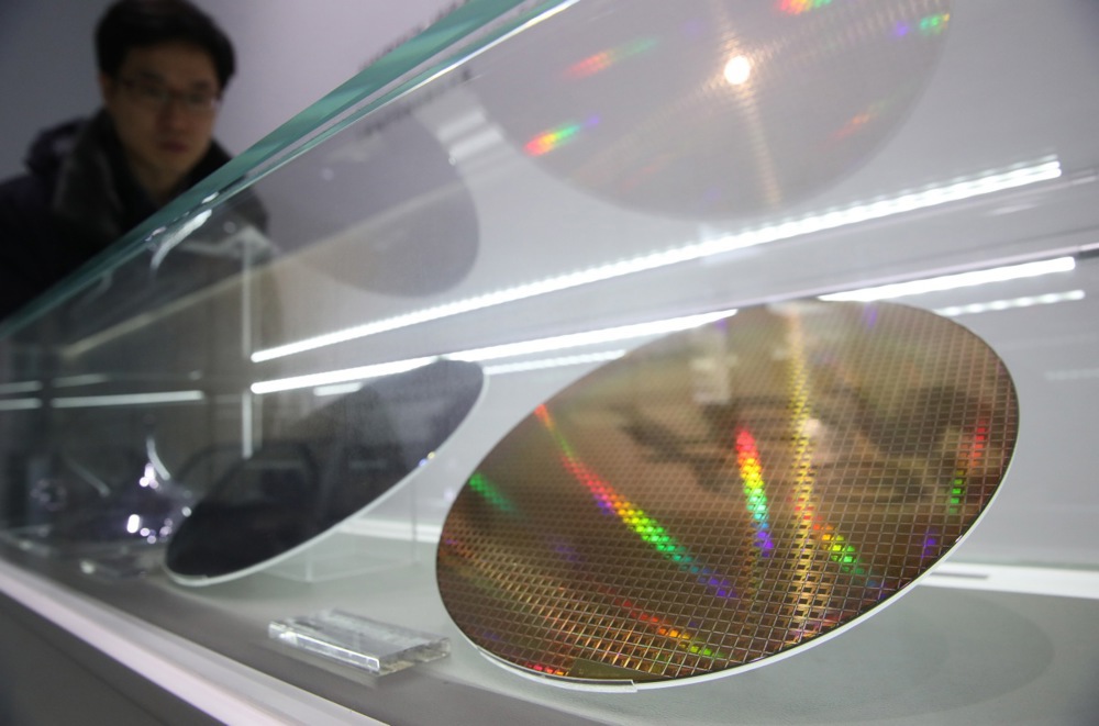Chinese firms stockpile high-end Samsung chips as they await new US ...
