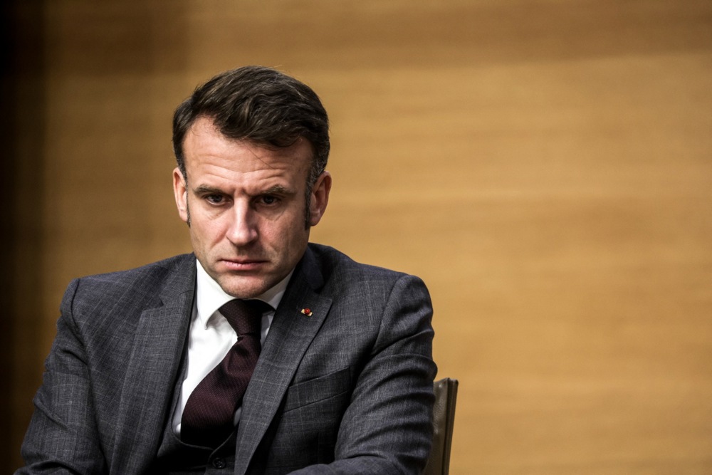 Paris unsure about EU Ukraine military aid reimbursement scheme | Euractiv