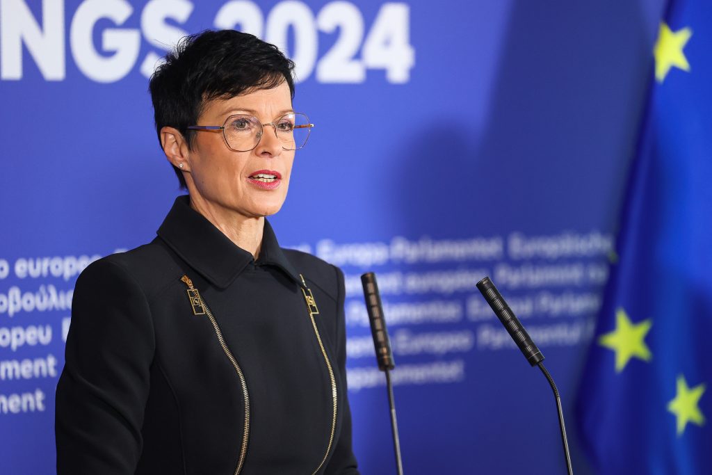 Kos dodges accusations on her past, pitches society-centred enlargement ...