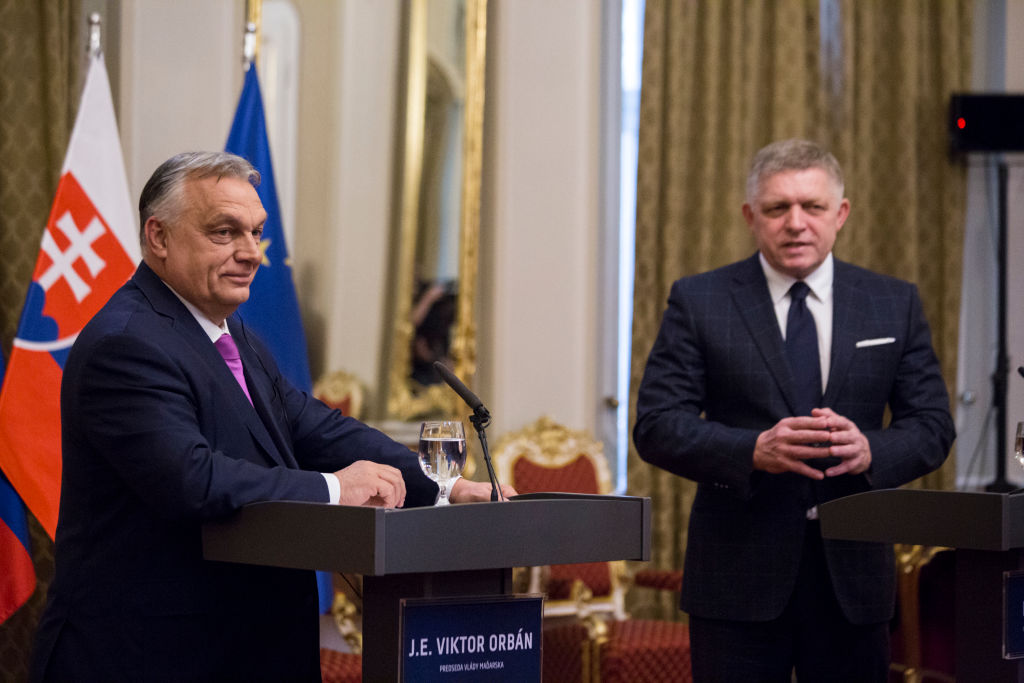 Orbán and Fico find common ground ahead of Davos | Euractiv