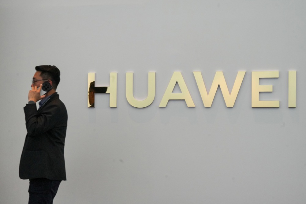 Belgian police target Huawei over alleged MEP bribes | Euractiv