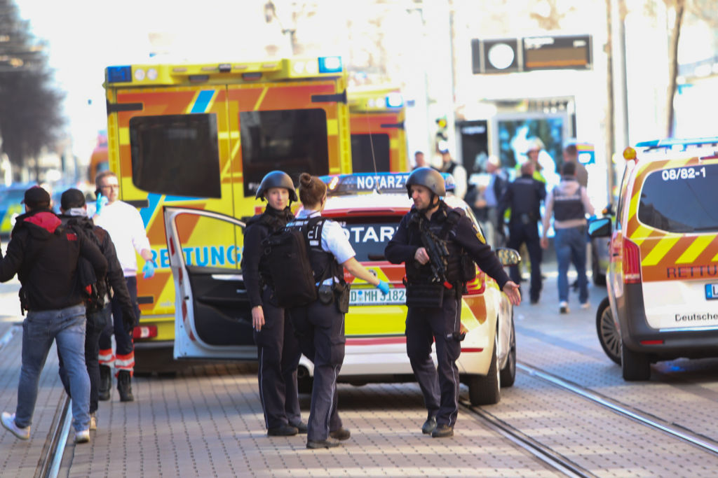 Car drives into crowd in Mannheim, suspect arrested | Euractiv