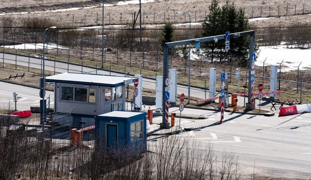 Finland completes first 35km of border fence with Russia | Euractiv