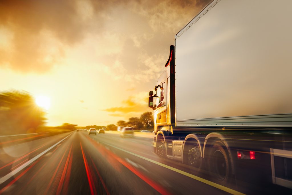 Heavy-duty vehicles face a rugged road to decarbonisation | Euractiv