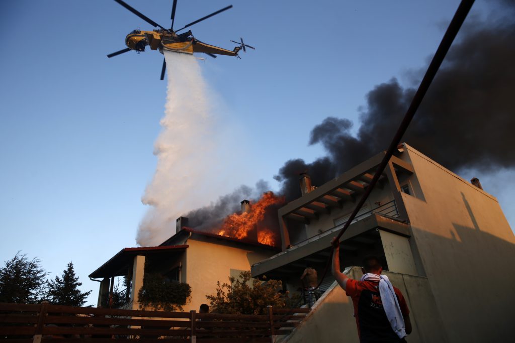 Greece gets EU help to battle disastrous wildfires | Euractiv
