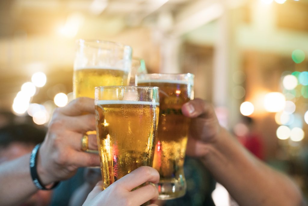 Consumer group seeks total alcohol advertising ban in Poland | Euractiv