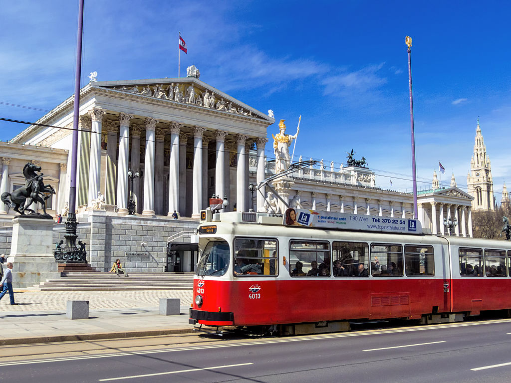 Vienna calling: Austria far right gathers strength after near miss ...