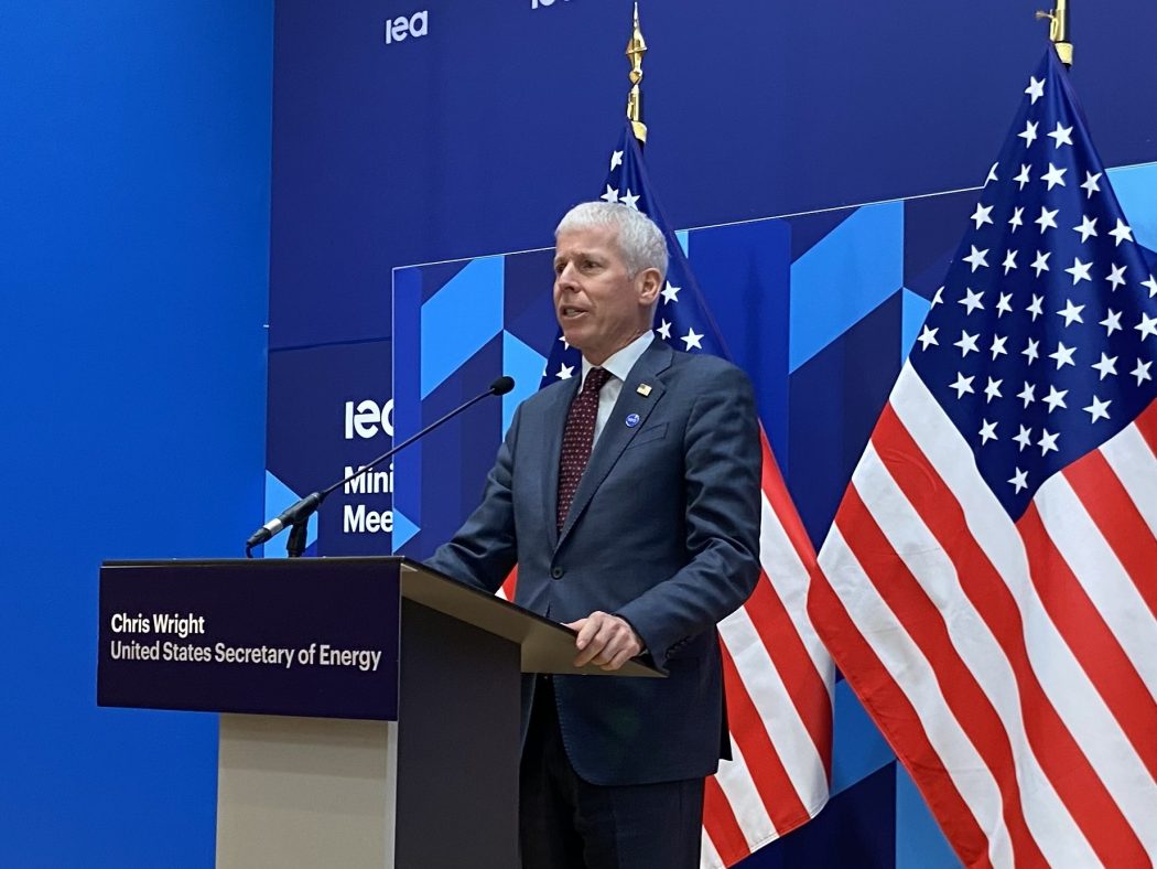 Washington promises to apply maximum pressure on IEA | Euractiv