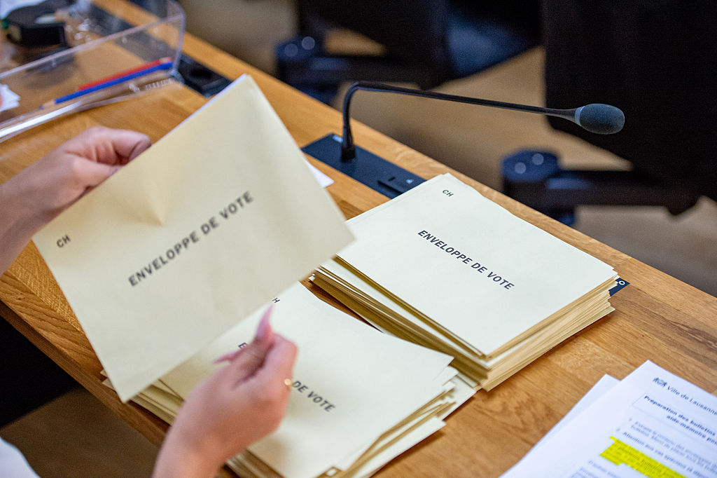 Swiss reject divisive anti-immigration proposal: projections | Euractiv