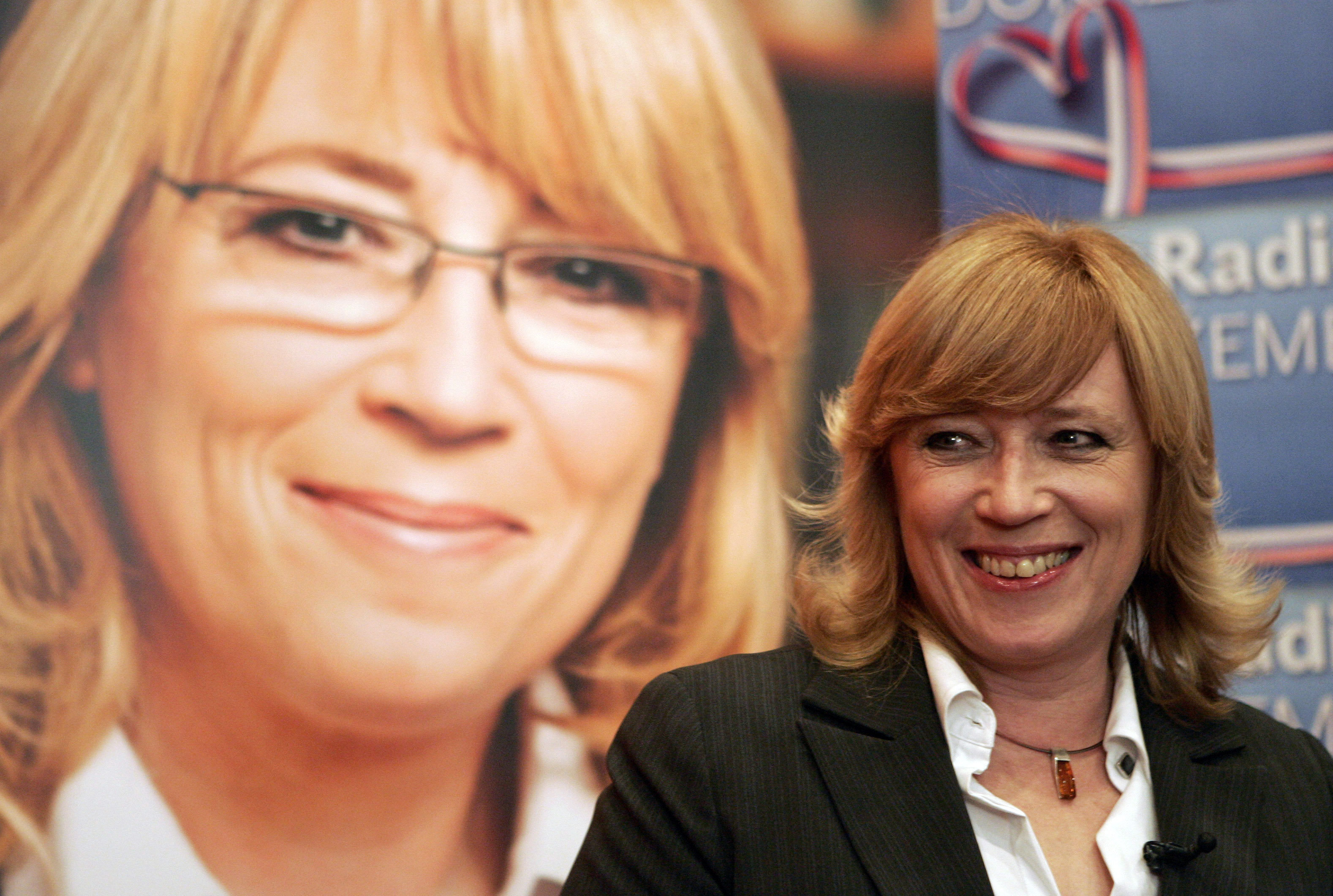 Radi?ová's cabinet takes office in Slovakia | Euractiv