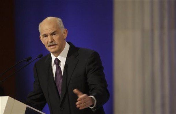 Cornered Papandreou ditches referendum plan | Euractiv