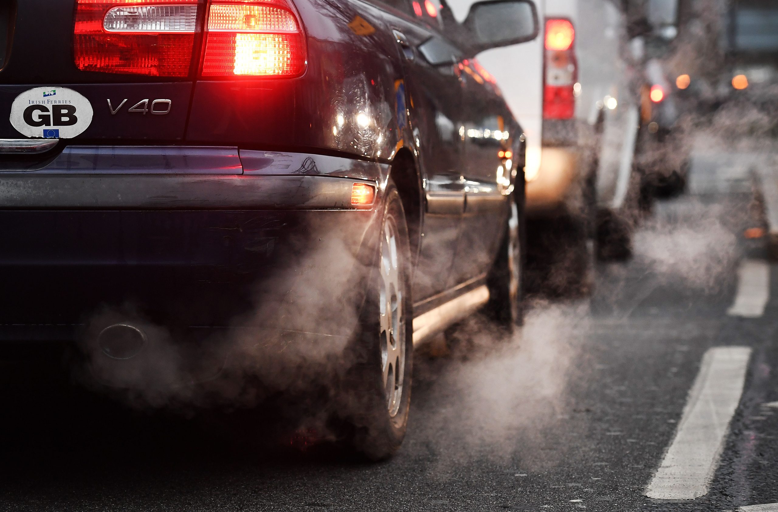 London to introduce £10 vehicle pollution charge | Euractiv