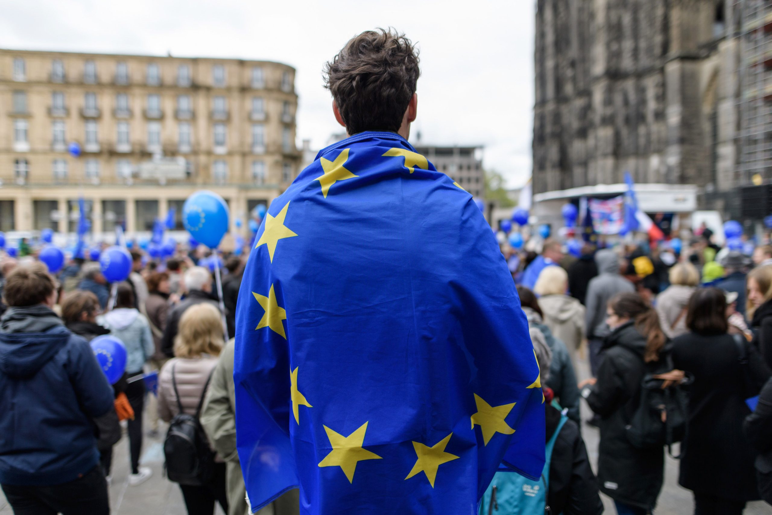 Parliament poll: Public confidence in the EU is growing | Euractiv