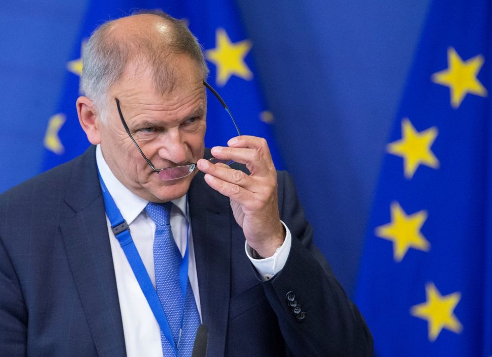 EU health chief not satisfied with industry’s alcohol labelling ...