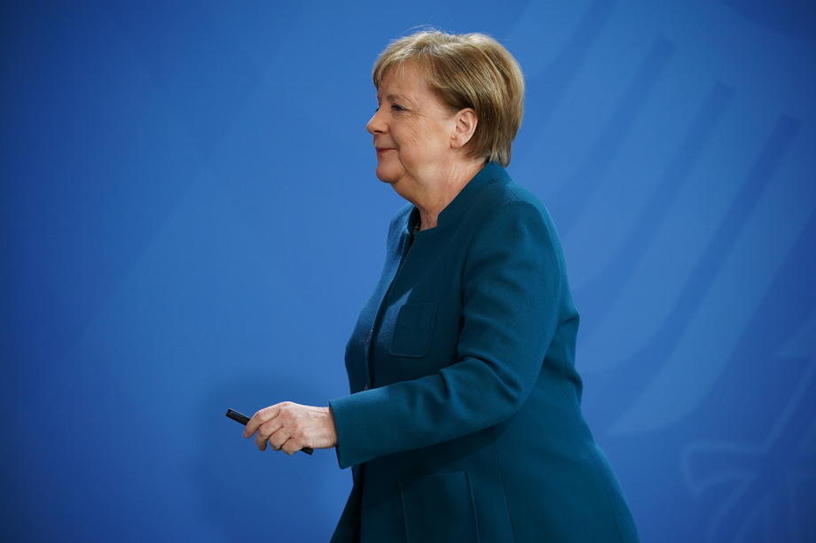 Merkel goes into quarantine as Germany tightens measures | Euractiv