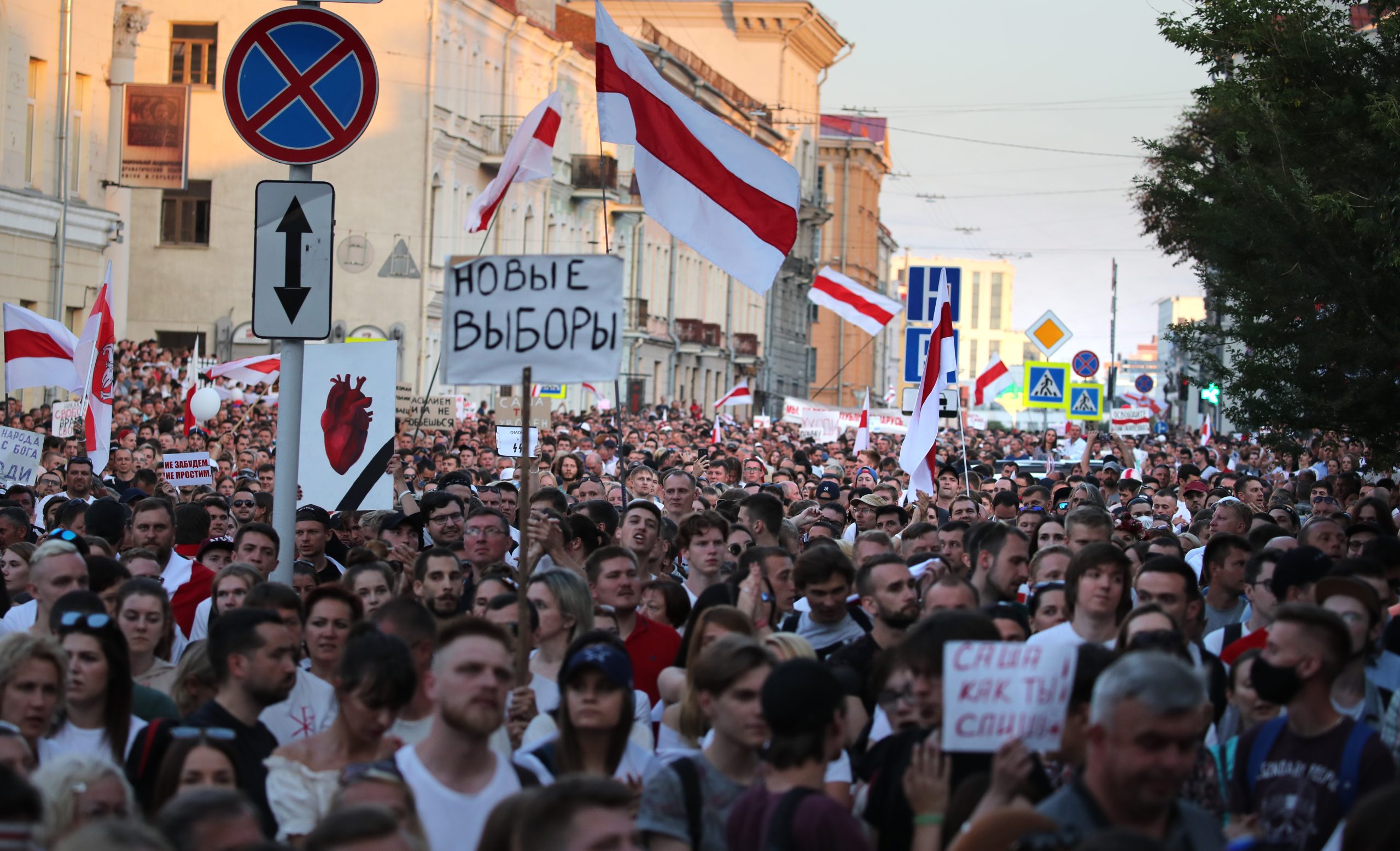 Belarus engulfed in ninth night of protests as Lukashenko heckled ...