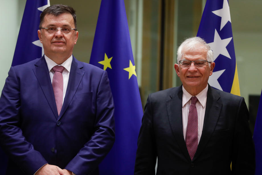 EU: Progress in BiH’s reforms is limited | Euractiv