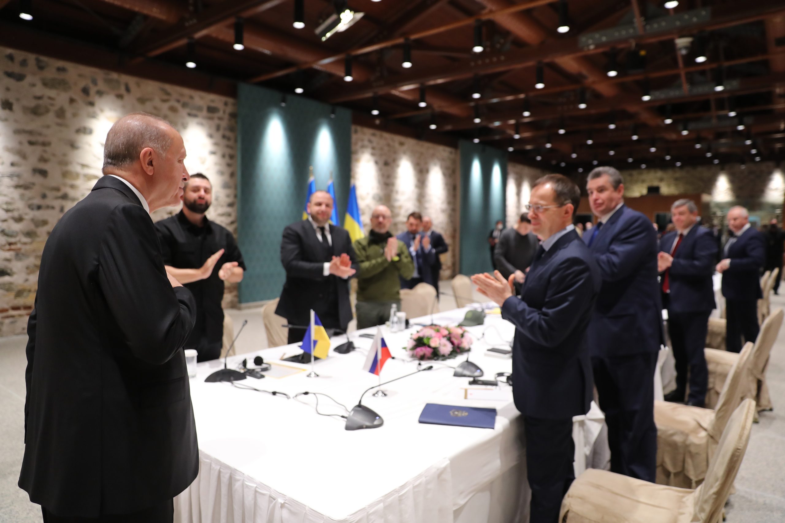 At Istanbul talks Russia promises to scale down operations in northern ...