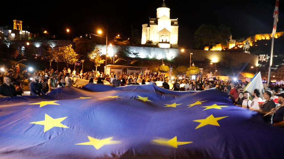 Some 120,000 march in Georgia 'for Europe' after blow to EU bid | Euractiv